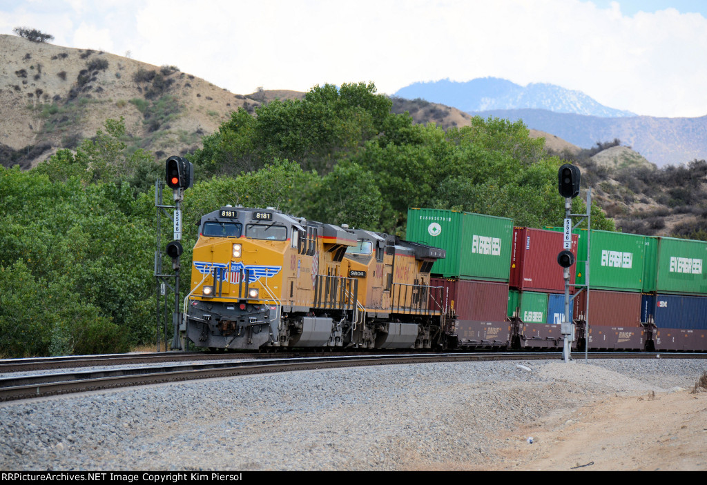 UP 8181 WB Beaumont Hill